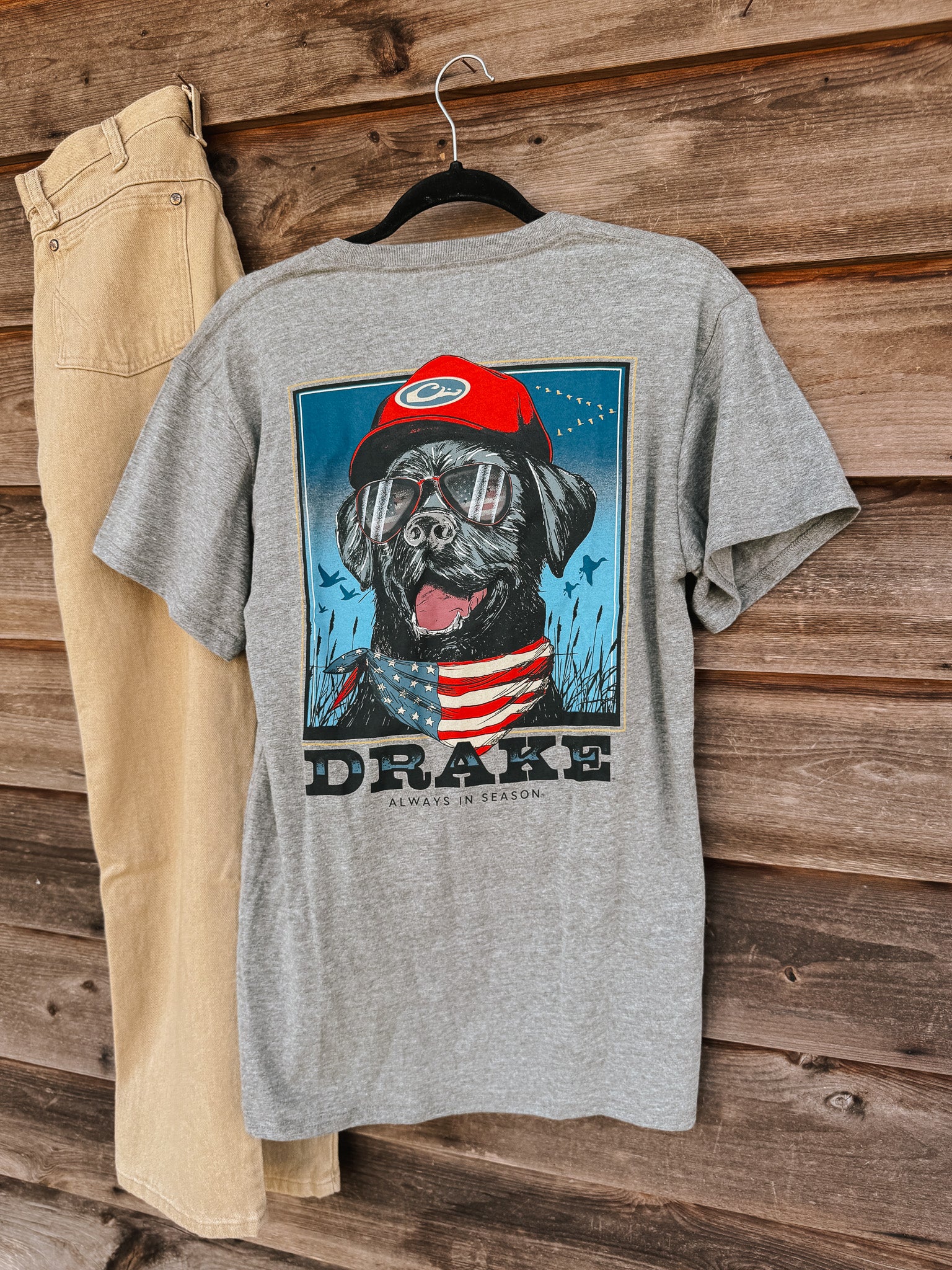 Men's Drake Bandana Lab Flag T-Shirt in Graphite Heather – Boot Country